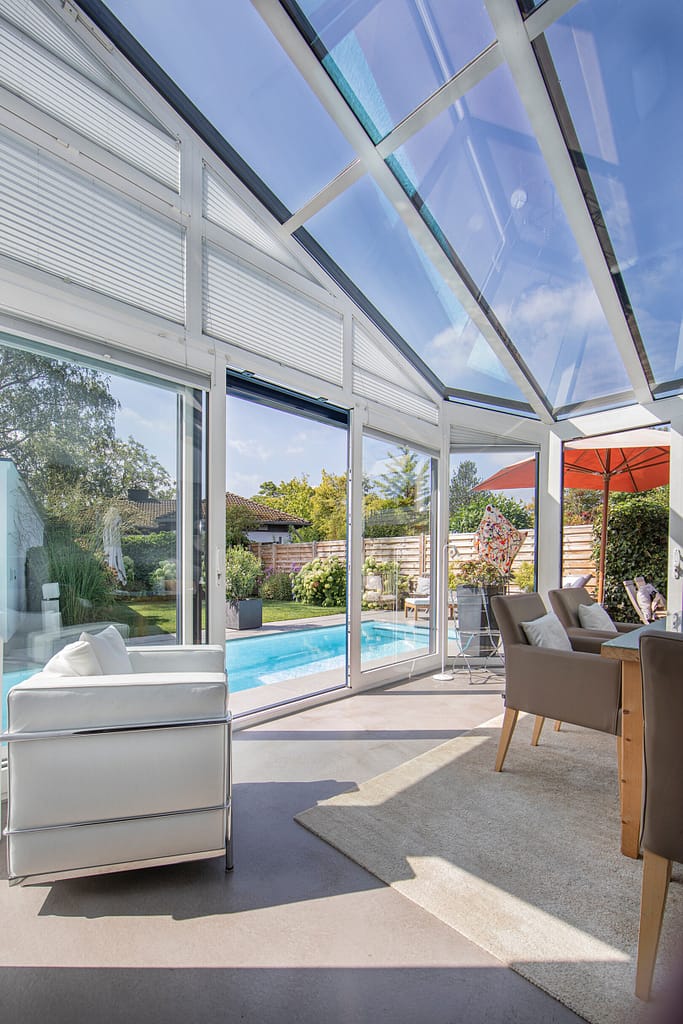 Langer Pool in Meerbusch nahe Düsseldorf bei Tag und Nacht - WEERTS - Pools & Spa